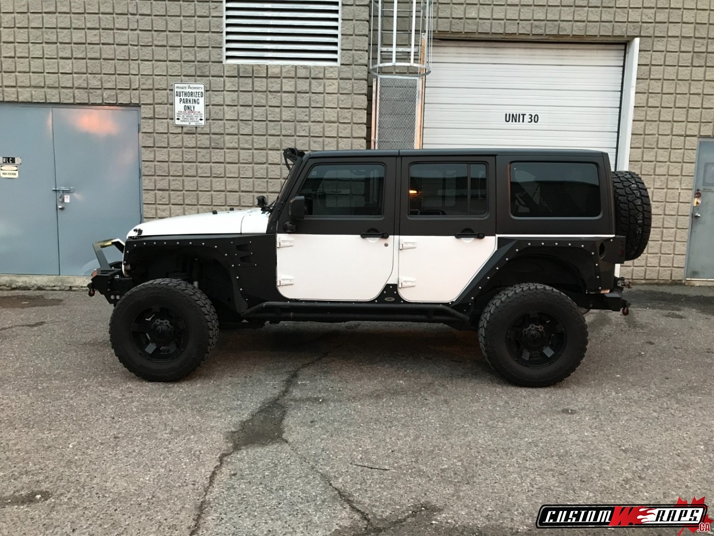 2-tone Jeep Wrangler - CUSTOMWRAPS.CA
