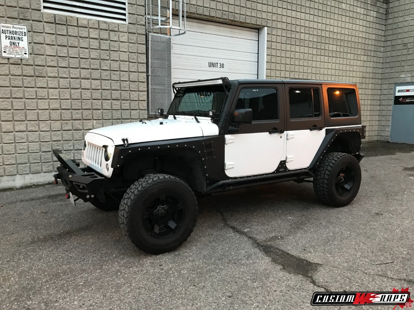 2-tone Jeep Wrangler - CUSTOMWRAPS.CA
