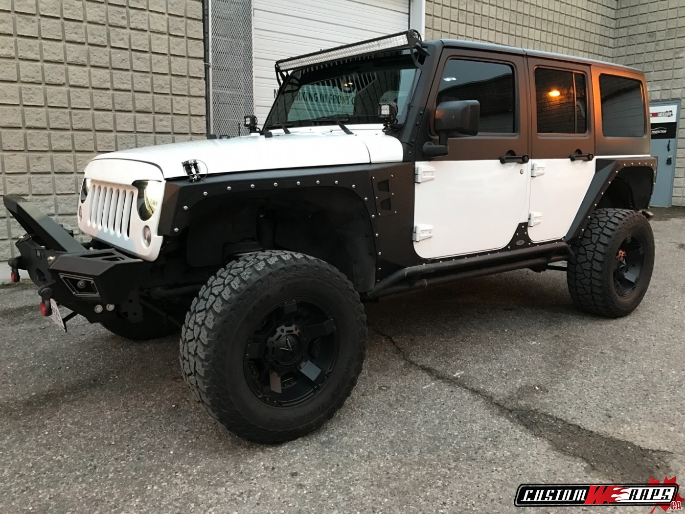 2-tone Jeep Wrangler - CUSTOMWRAPS.CA