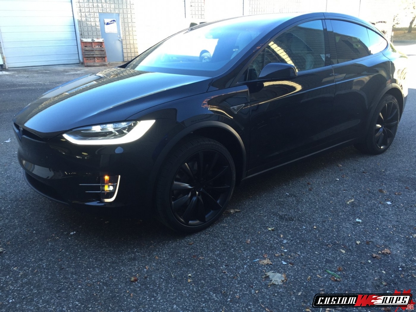 Tesla Model X trim black-out - CUSTOMWRAPS.CA