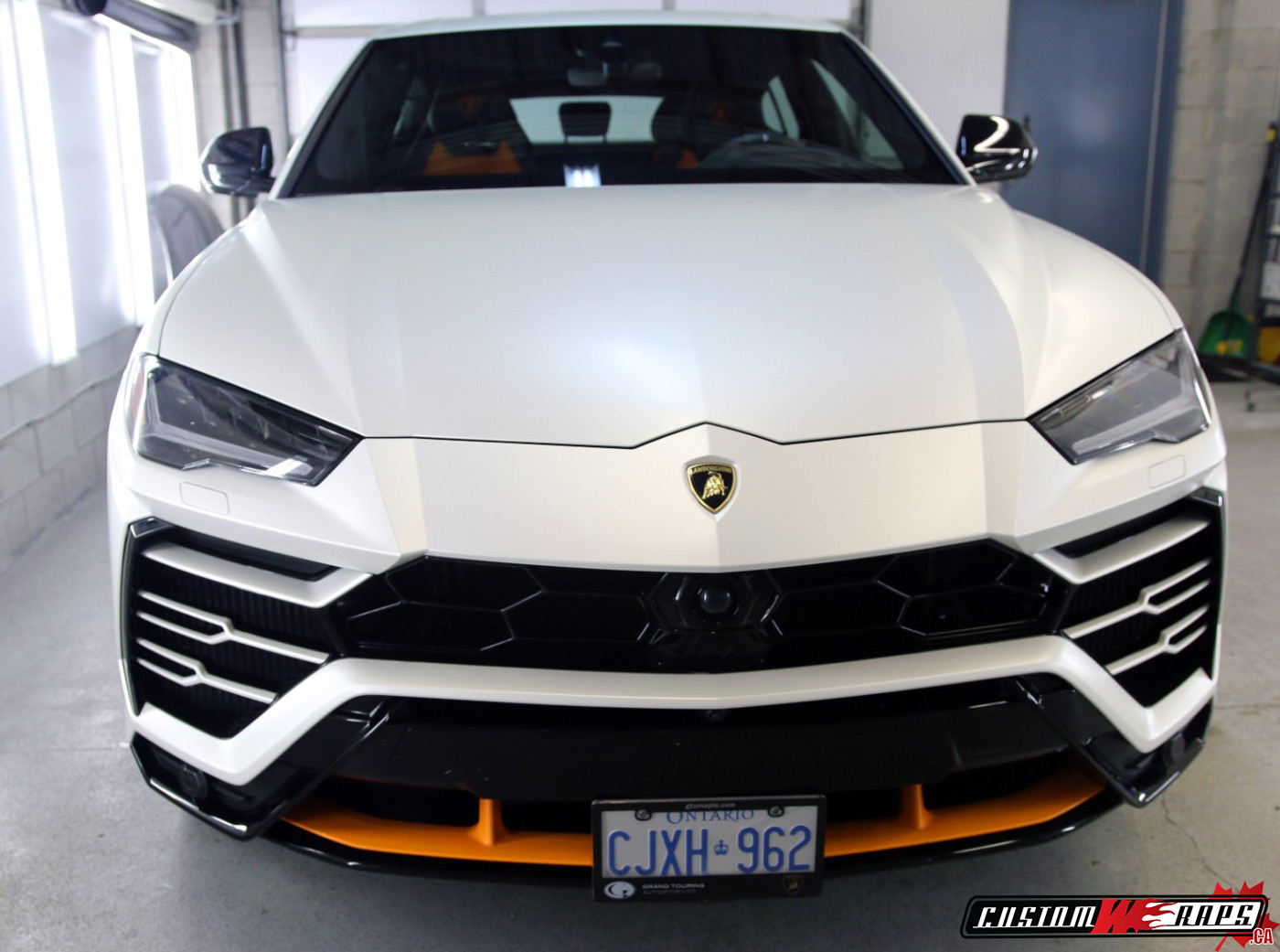 Lamborghini Urus Satin Pearl White - CUSTOMWRAPS.CA