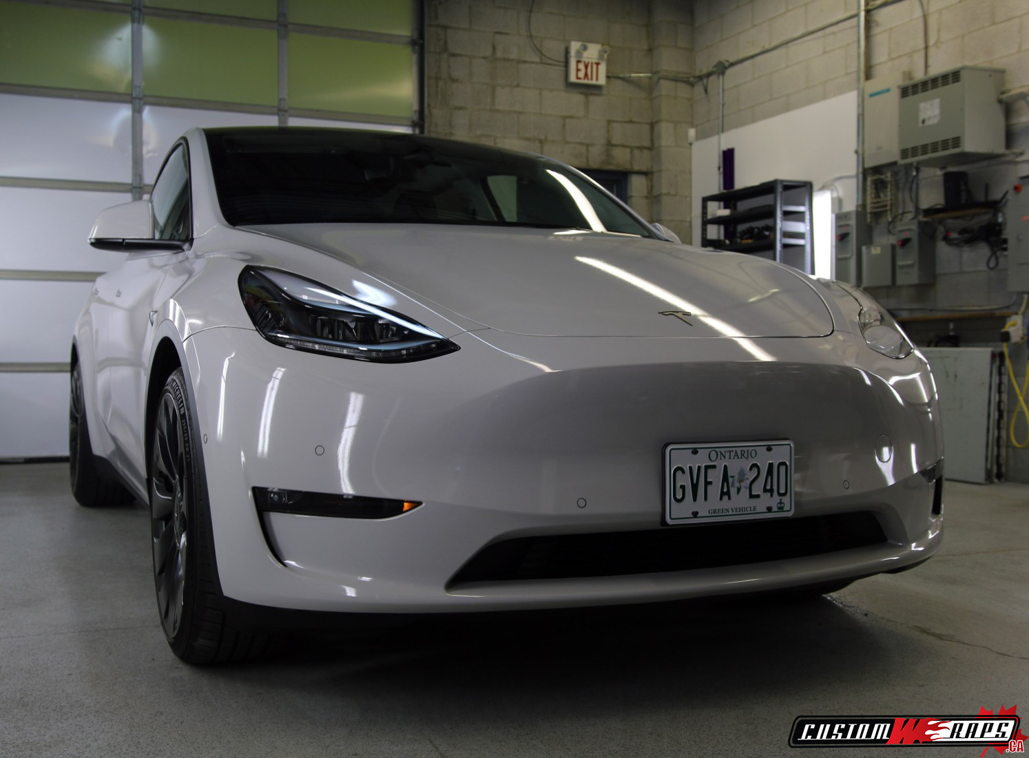 Tesla Model Y Gloss Gray - CUSTOMWRAPS.CA